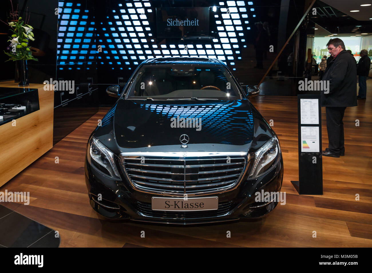 Mercedes benz w222 hi-res stock photography and images - Alamy