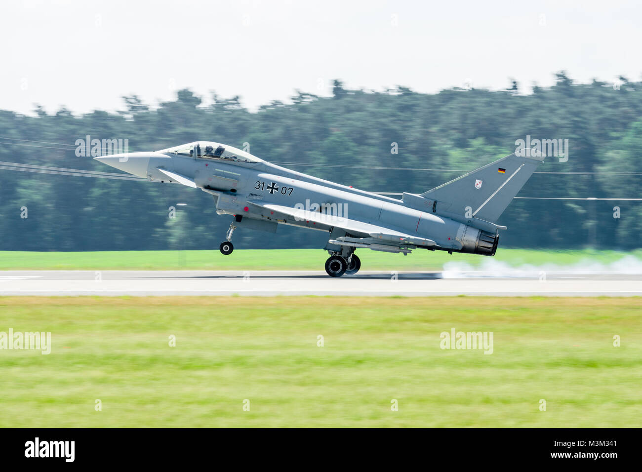 Twin jet delta wing fighter hi-res stock photography and images - Alamy