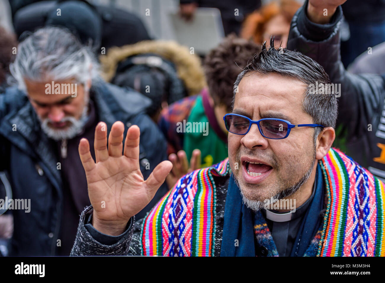 News courts racism hi-res stock photography and images - Alamy