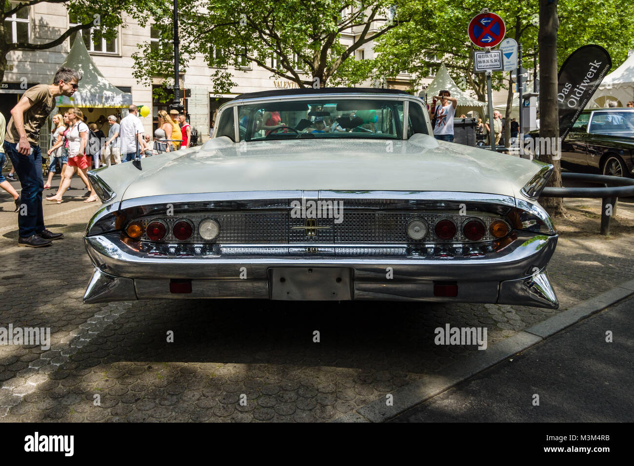Lincoln car rear view hi-res stock photography and images - Alamy