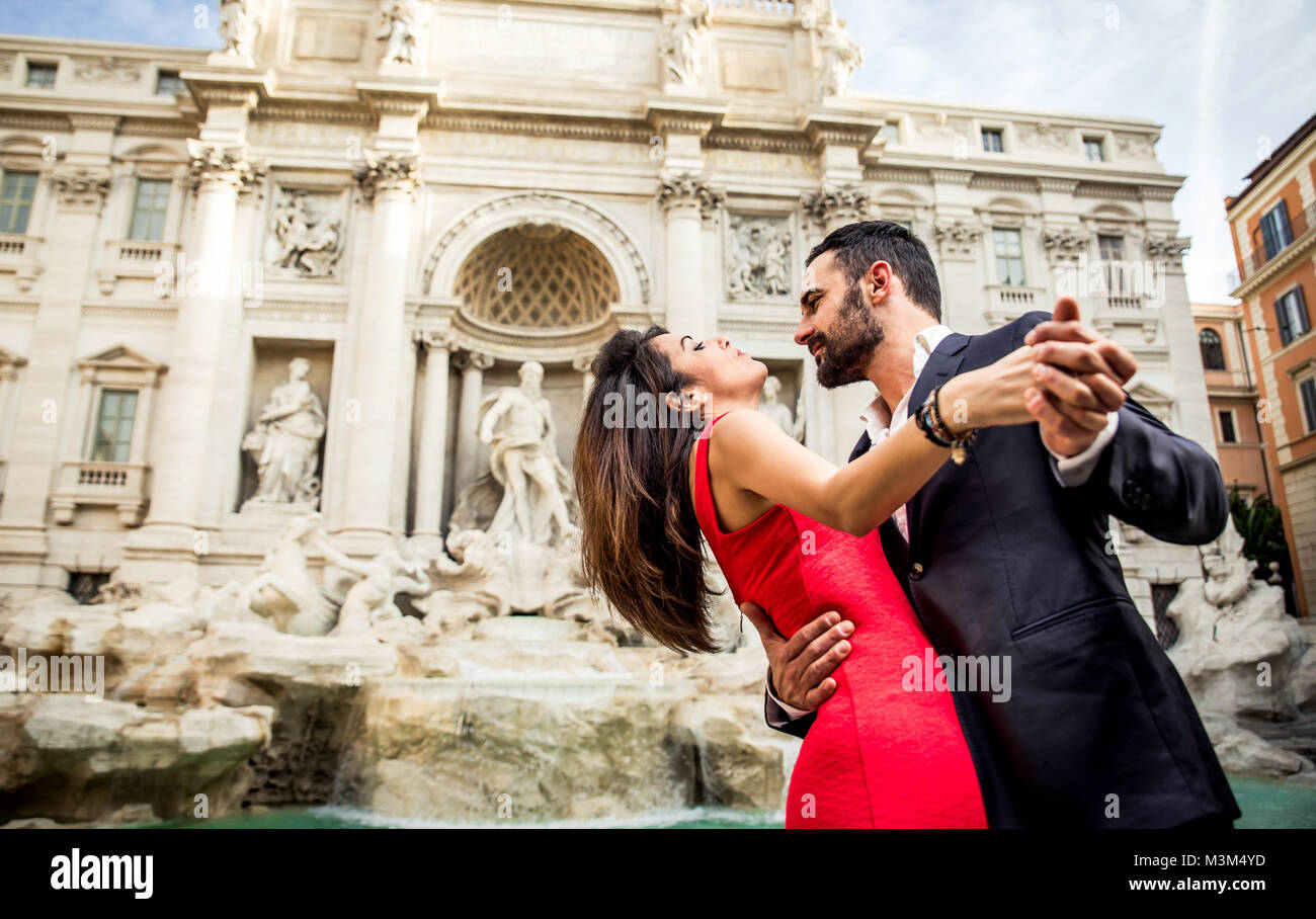 Couple spending romantic time at the trevi fountain Stock Photo - Alamy