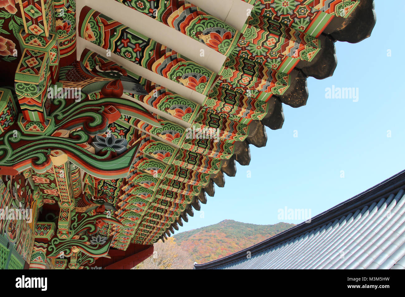 Korean temple roof detail hi-res stock photography and images - Alamy