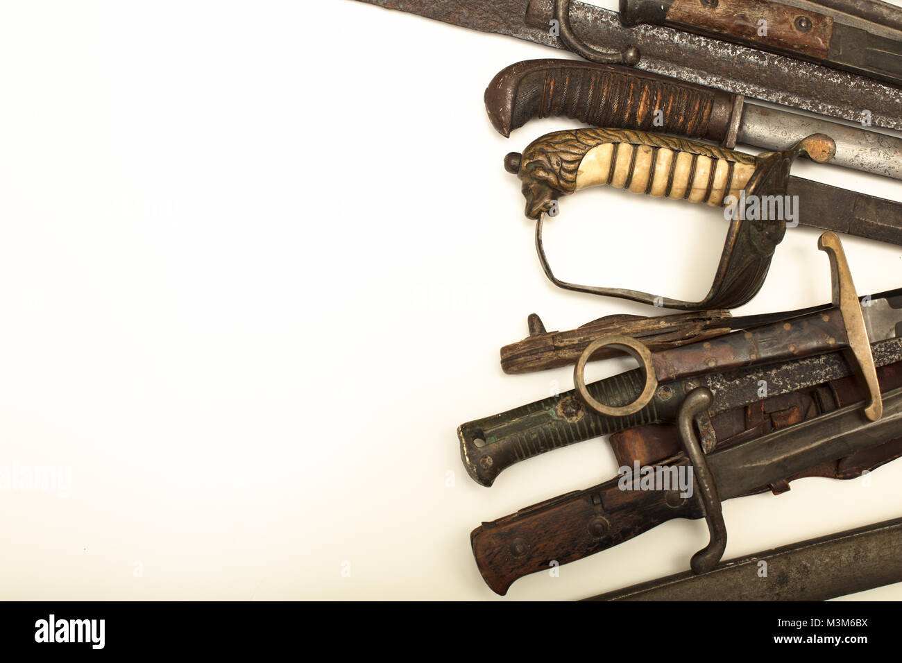 Antique swords and daggers hi-res stock photography and images - Alamy