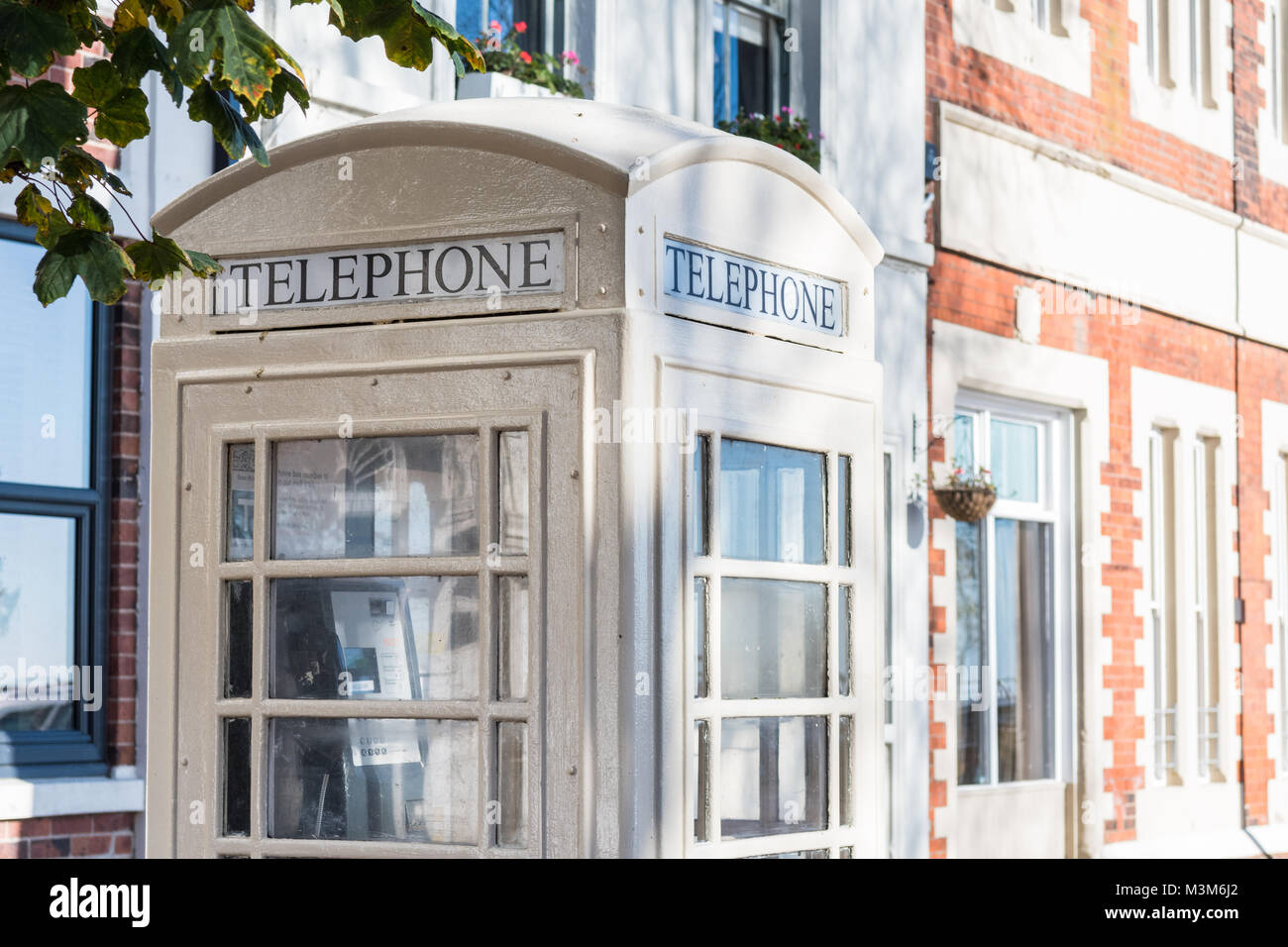Hull cream telephone box hi-res stock photography and images - Alamy