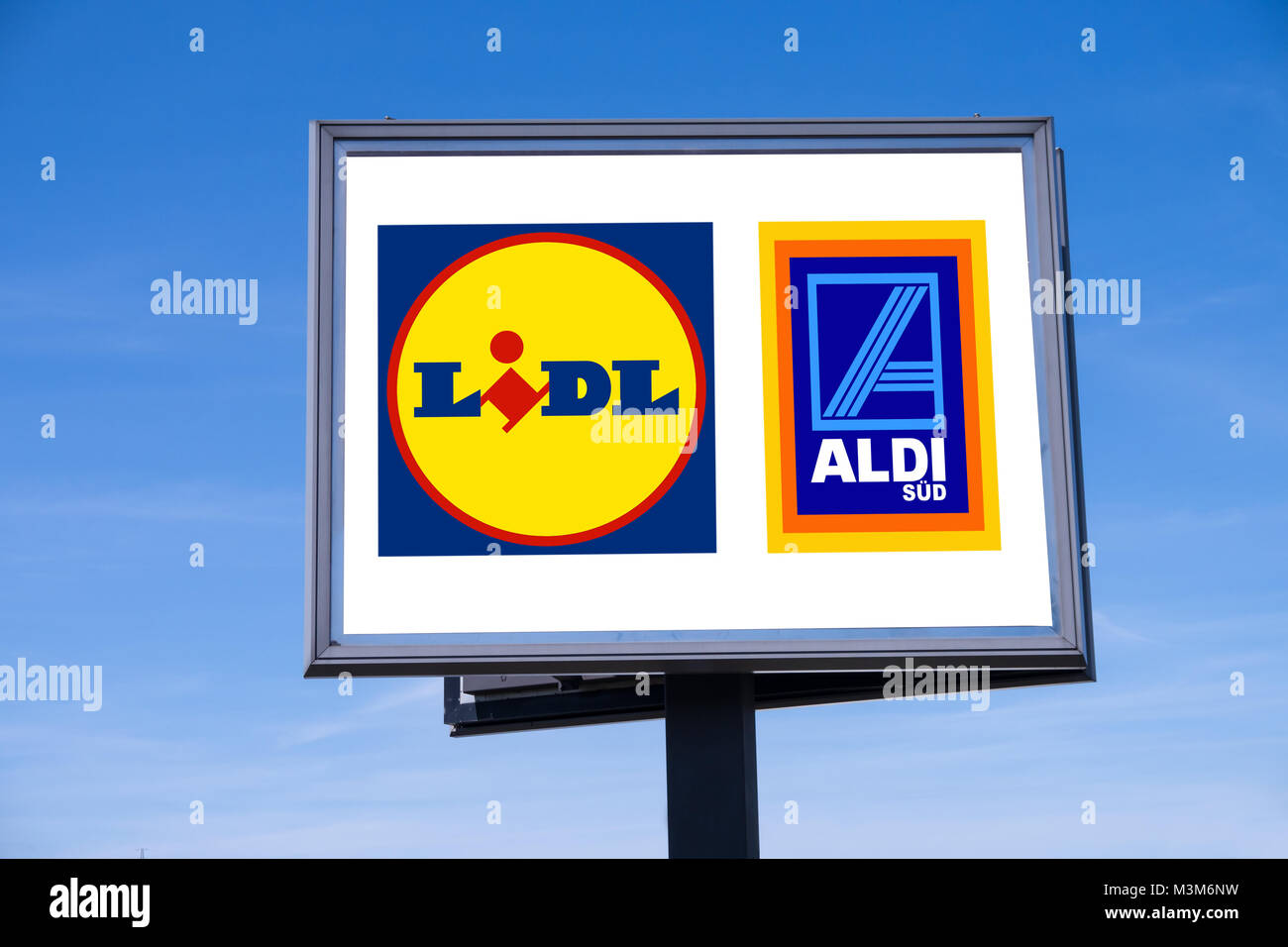 Aldi lidl hi-res stock photography and images - Alamy