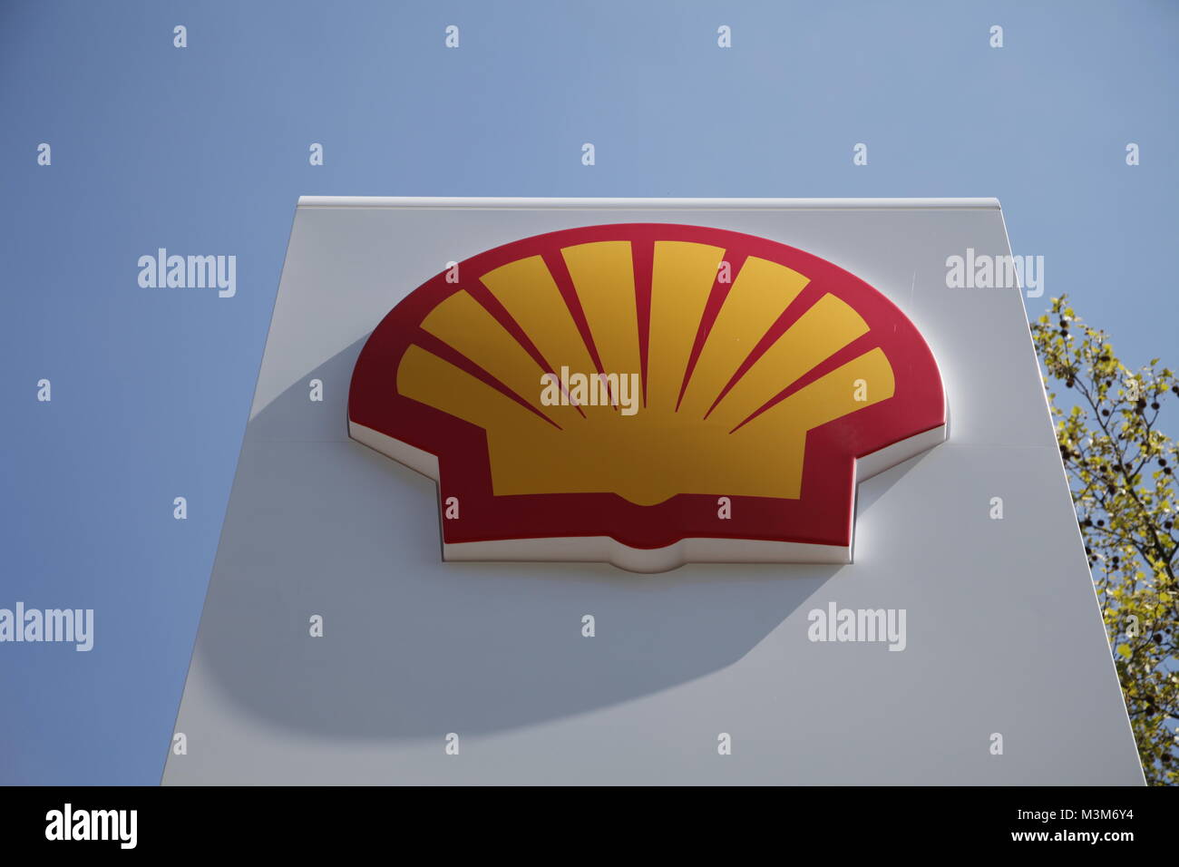 Tankstelle Logo Stock Photos & Tankstelle Logo Stock Images - Alamy