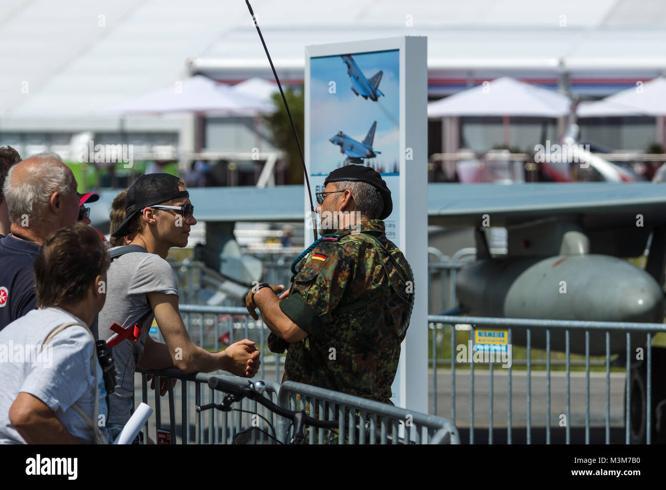 Bundeswehr Officer Stock Photos & Bundeswehr Officer Stock Images - Alamy