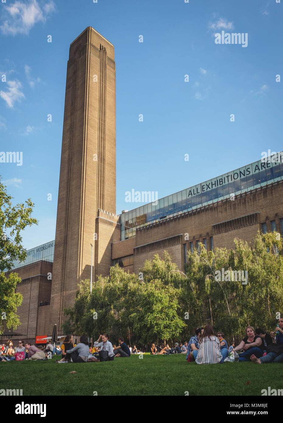 Tate modern community garden hi-res stock photography and images - Alamy