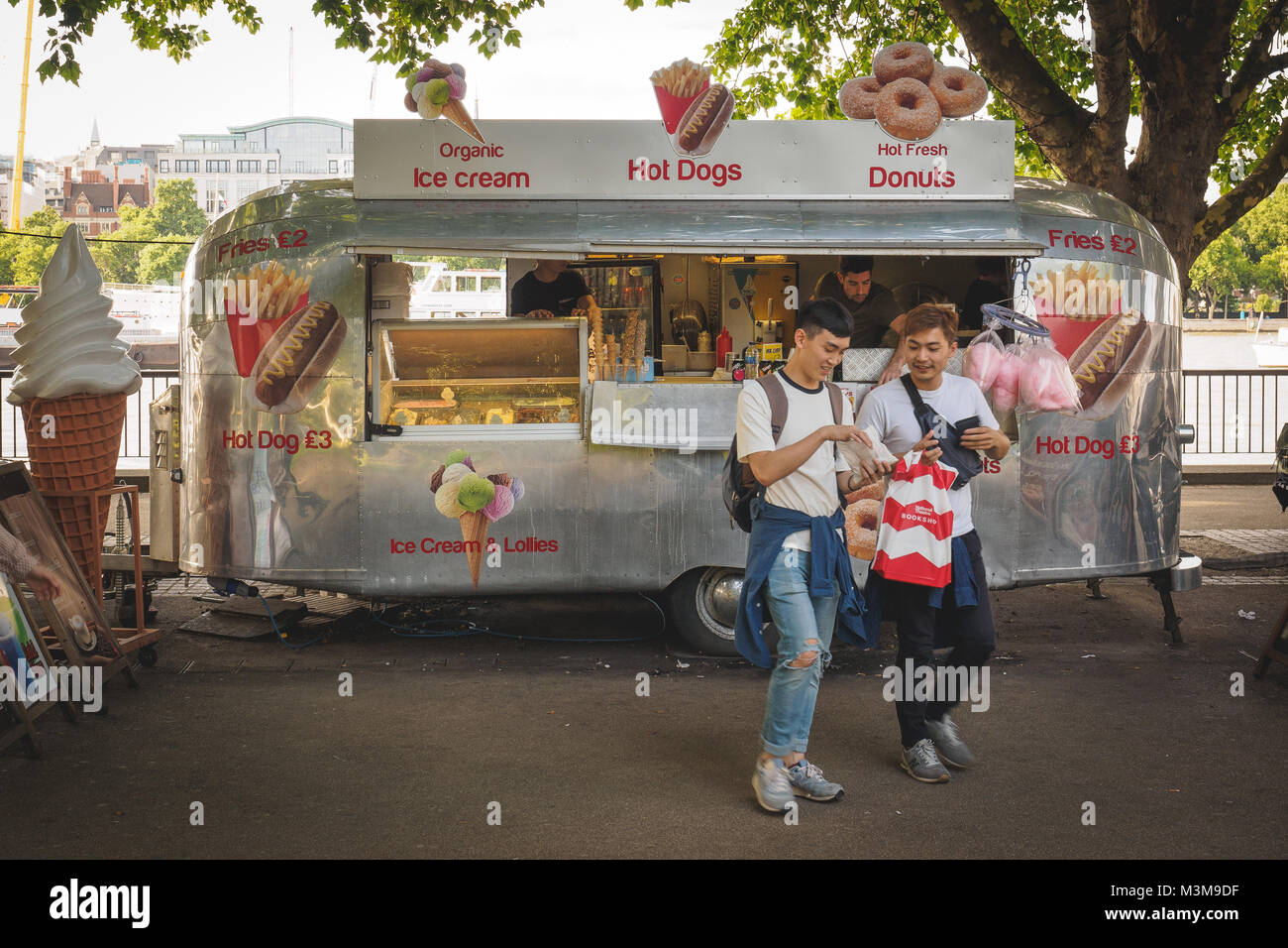 Ice cream truck london uk hi-res stock photography and images - Alamy