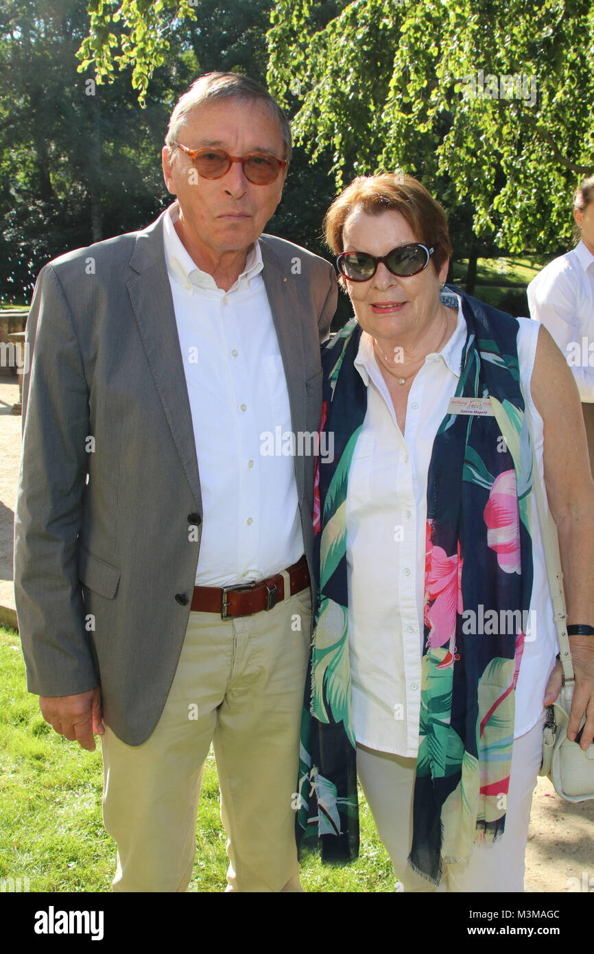 Magold hi-res stock photography and images - Alamy