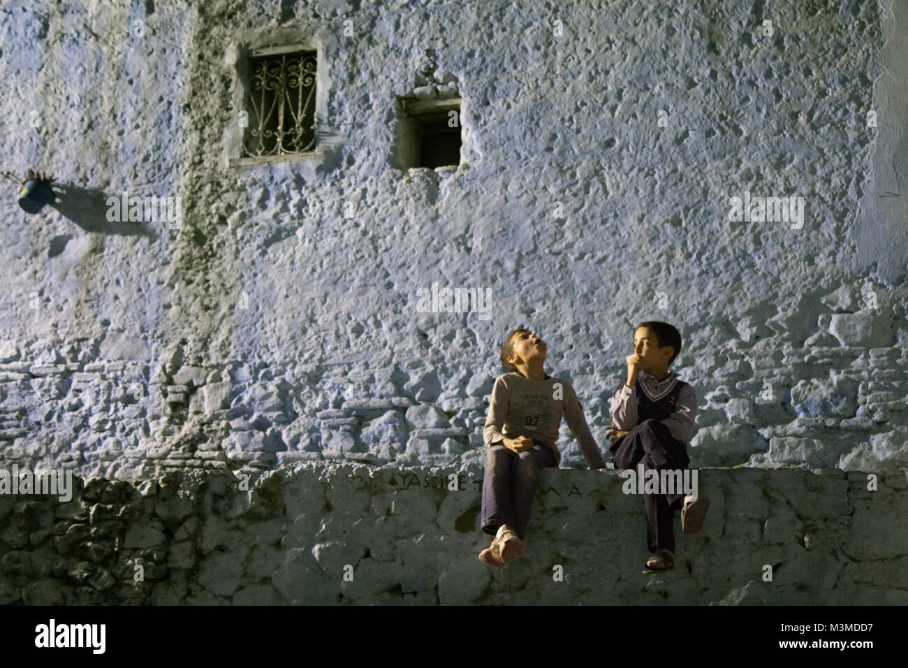 Two arab children talking hi-res stock photography and images - Alamy