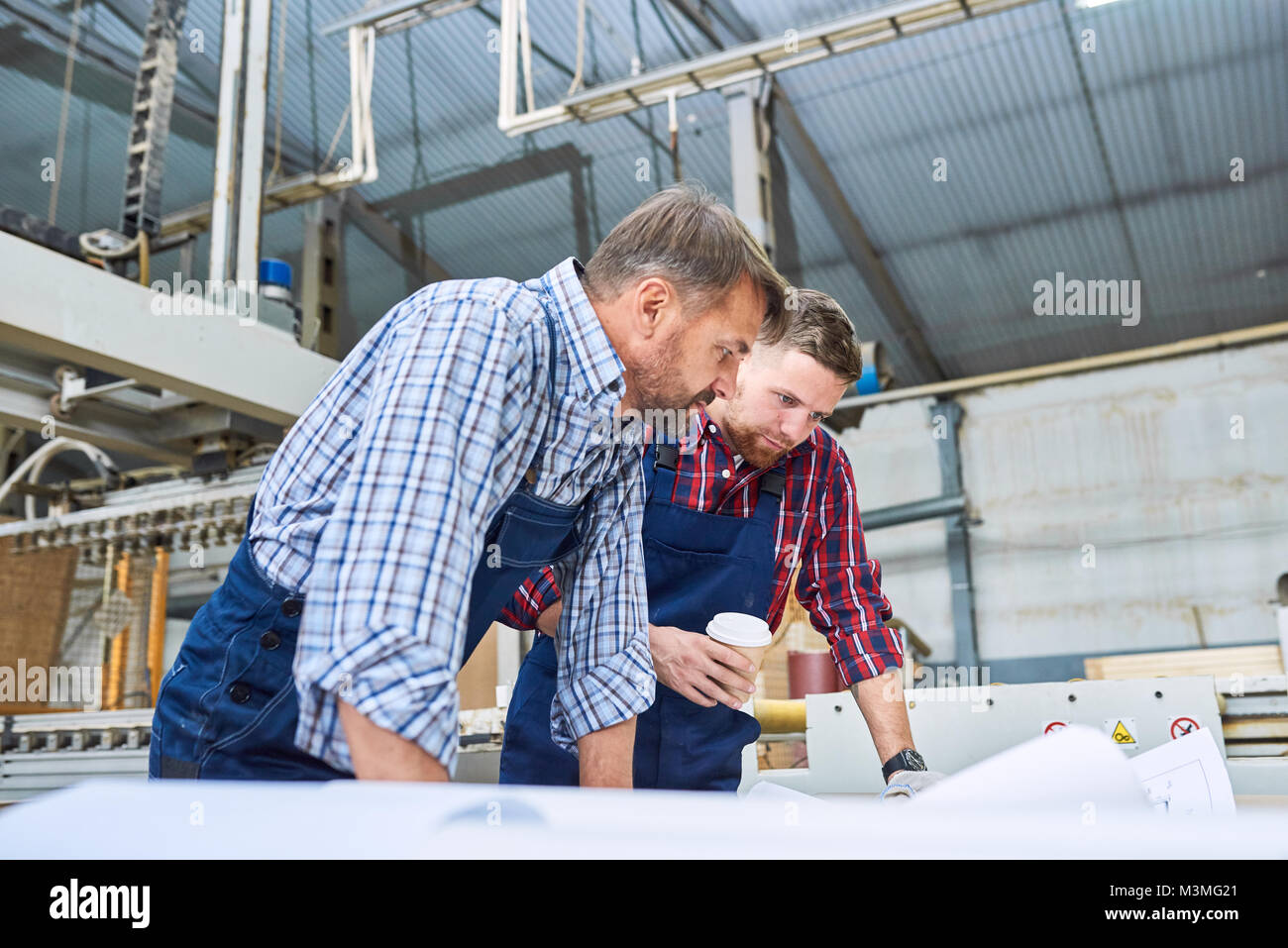 Construction Workers Discussing Plans Stock Photo - Alamy