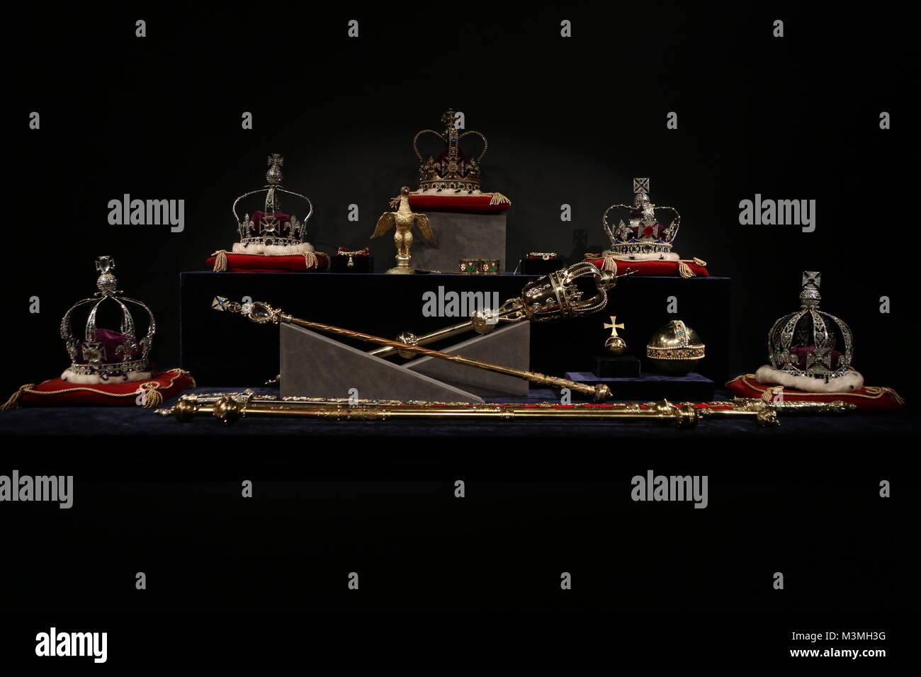 Crown jewels replica hi-res stock photography and images - Alamy