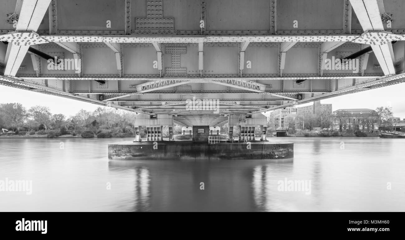 Chelsea bridge long exposure Stock Photo - Alamy