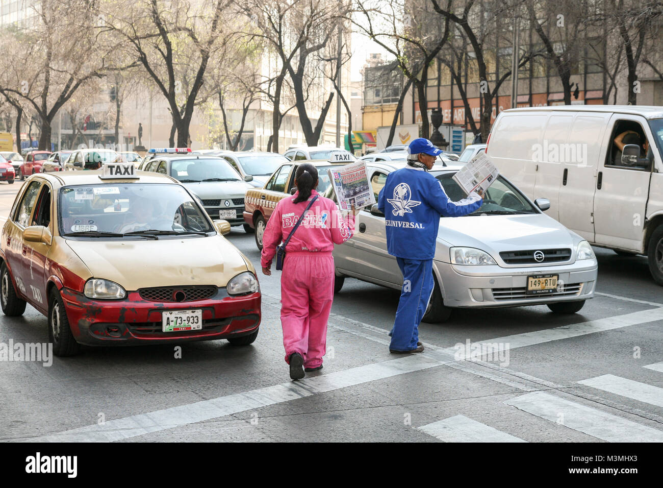Traffic lights mexico city hi-res stock photography and images - Alamy