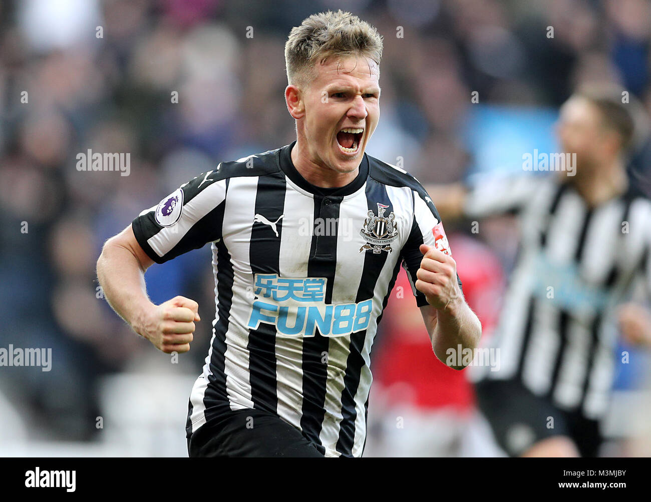 Newcastle United's Matt Ritchie celebrates scoring his side's first ...