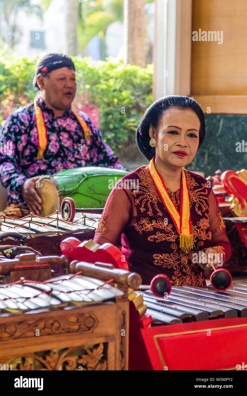 People play traditional music hi-res stock photography and images - Alamy