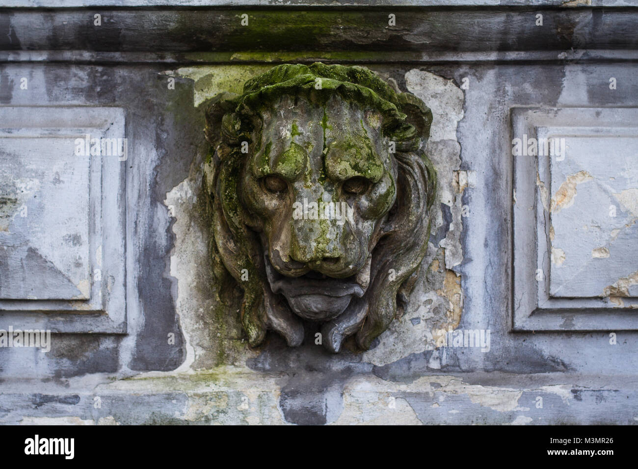 Lion head sculpture hi-res stock photography and images - Alamy