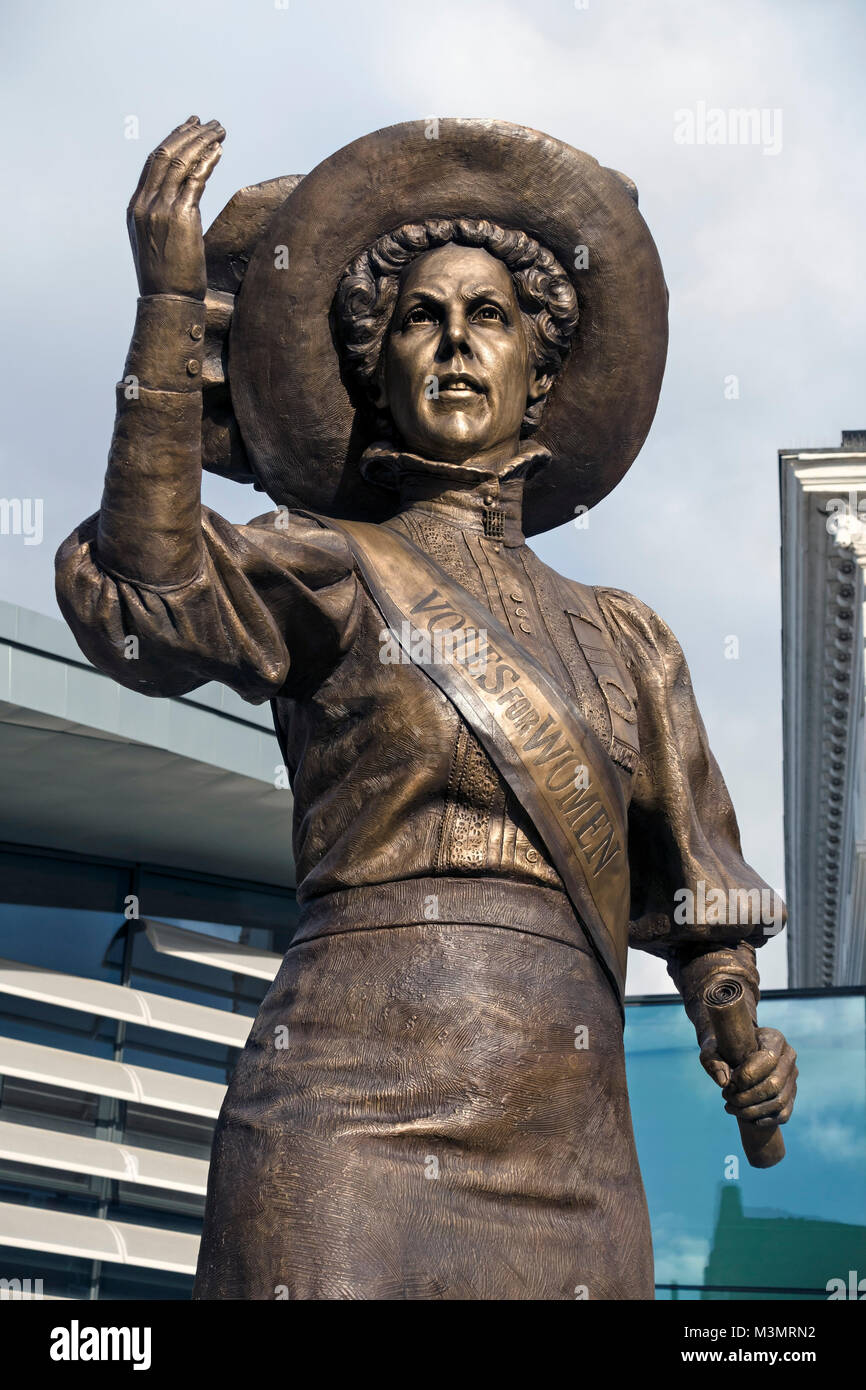 New bronze statue of famous suffragette Alice Hawkins in New Market ...