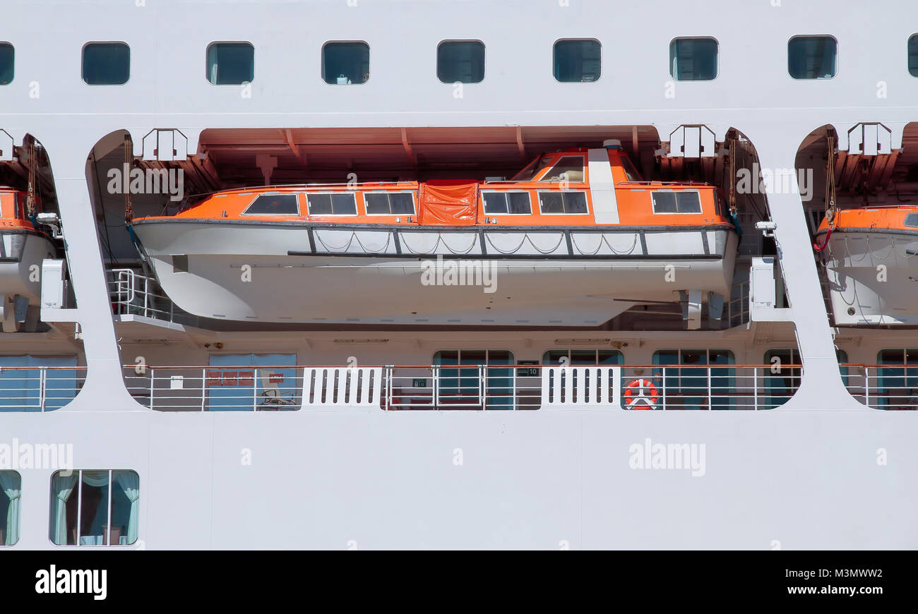 Cruise lifeboat hi-res stock photography and images - Alamy