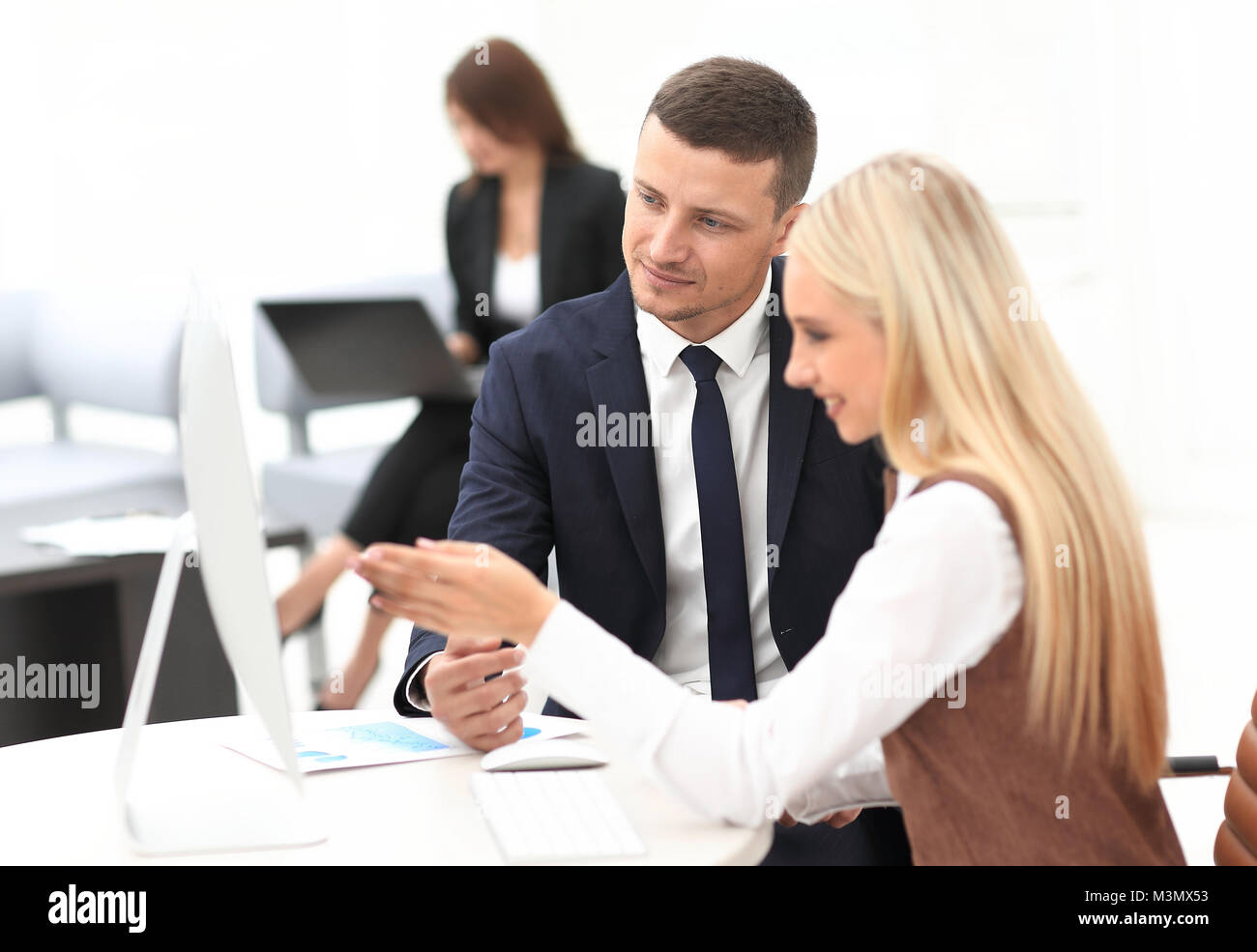 Manager talking with a colleague at the workplace Stock Photo - Alamy