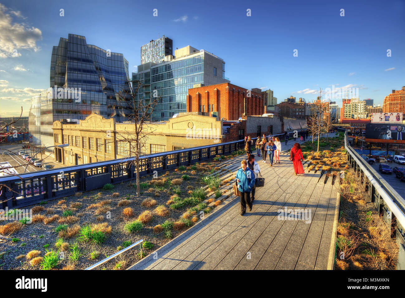 Train in new york sunset hi-res stock photography and images - Alamy