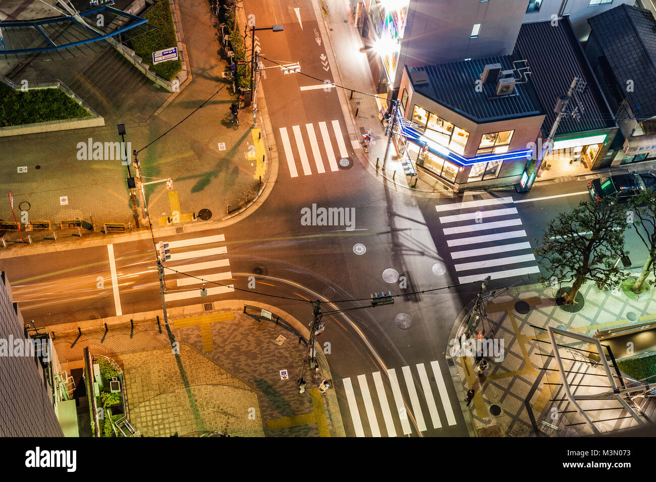 Pedestrian intersection tokyo aerial hi-res stock photography and ...