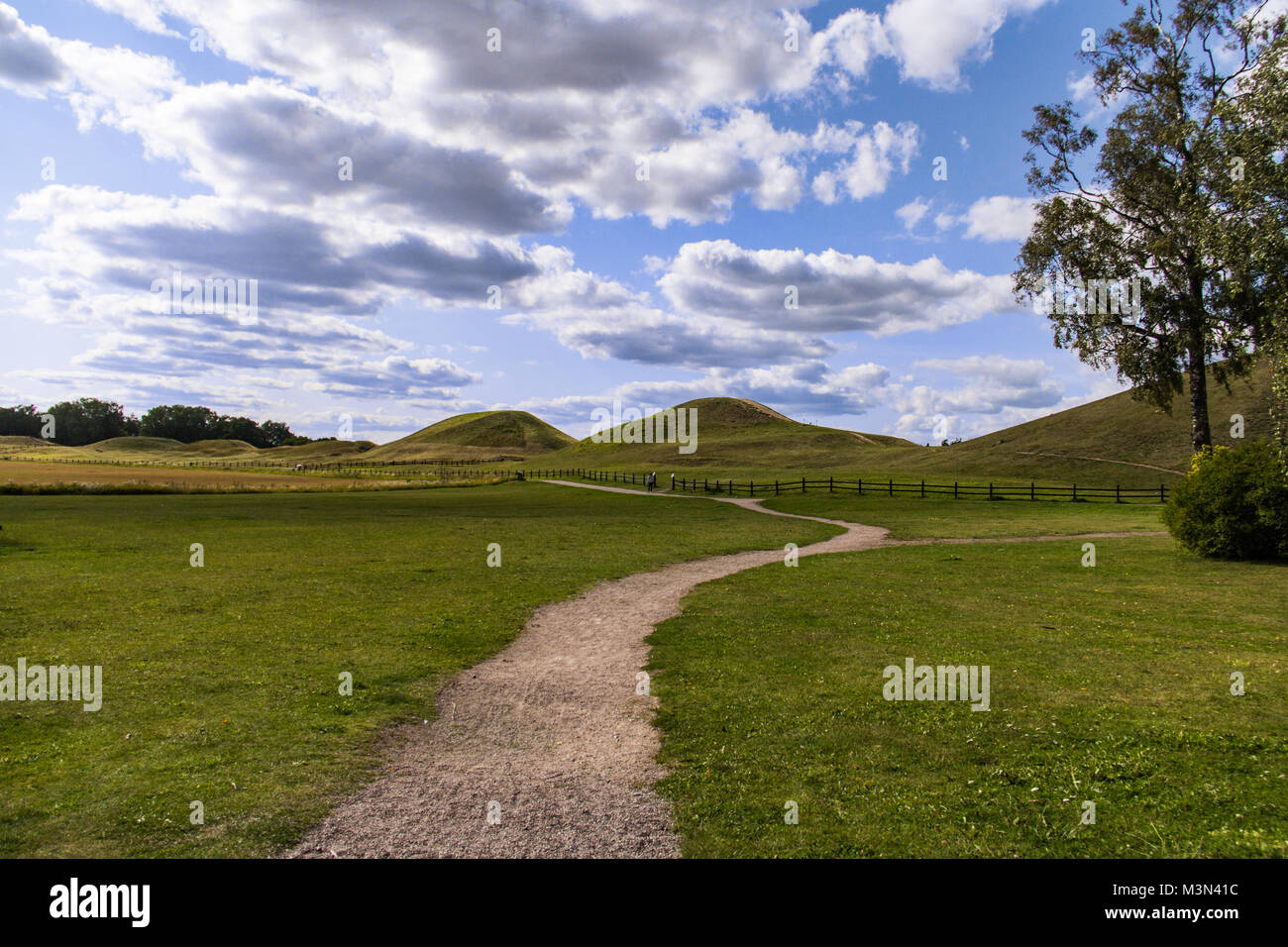 Mounds a path hi-res stock photography and images - Alamy