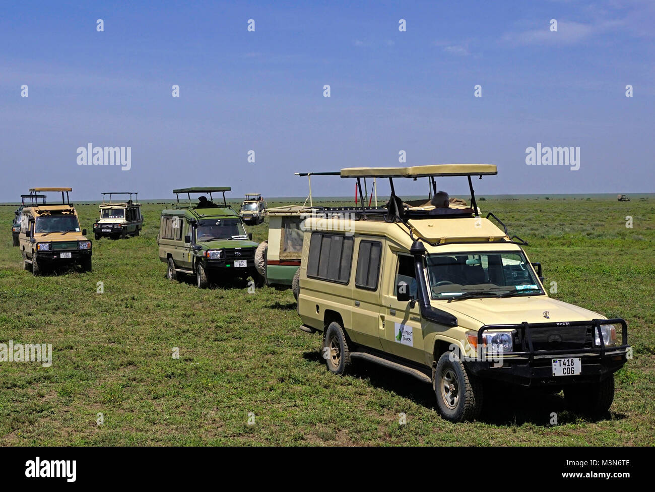 Safari vans hi-res stock photography and images - Alamy