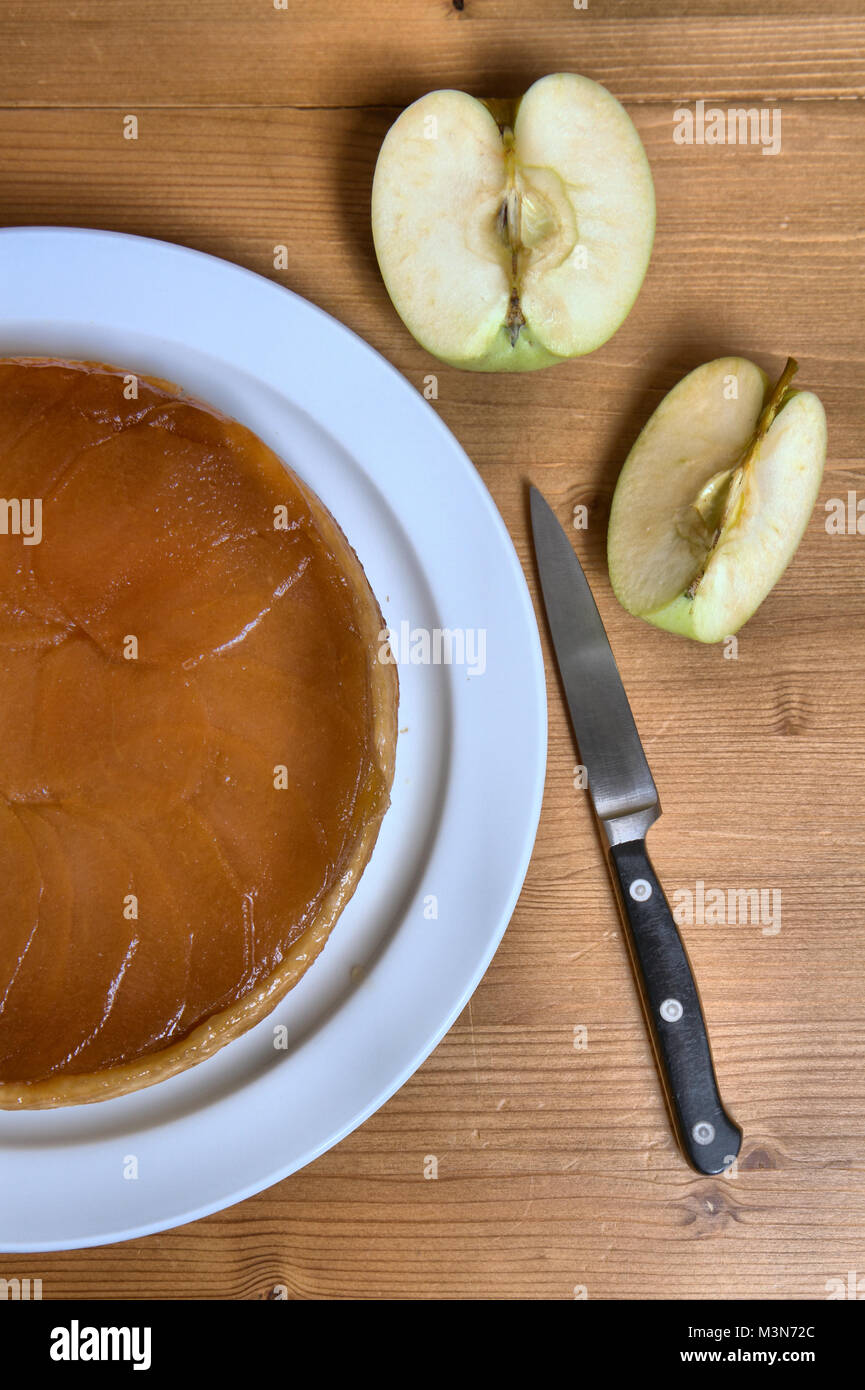 Tarte Tatin, French caramelised apple tart Stock Photo - Alamy