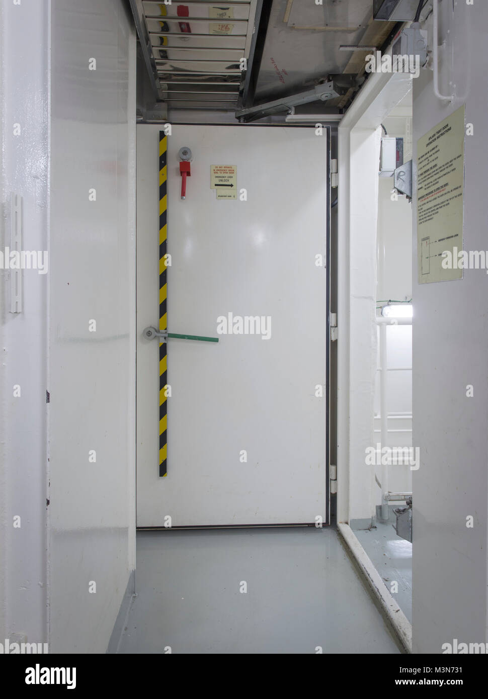 Watertight door hi-res stock photography and images - Alamy