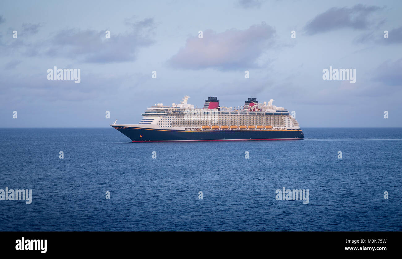 Big modern cruise ship on full sea Stock Photo - Alamy