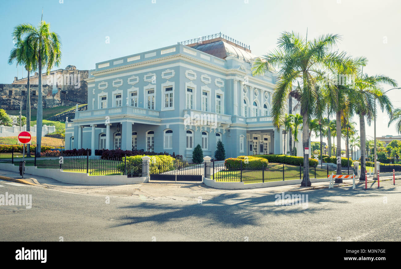 Old colonial building in old San Juan, Puerto Rico Stock Photo - Alamy
