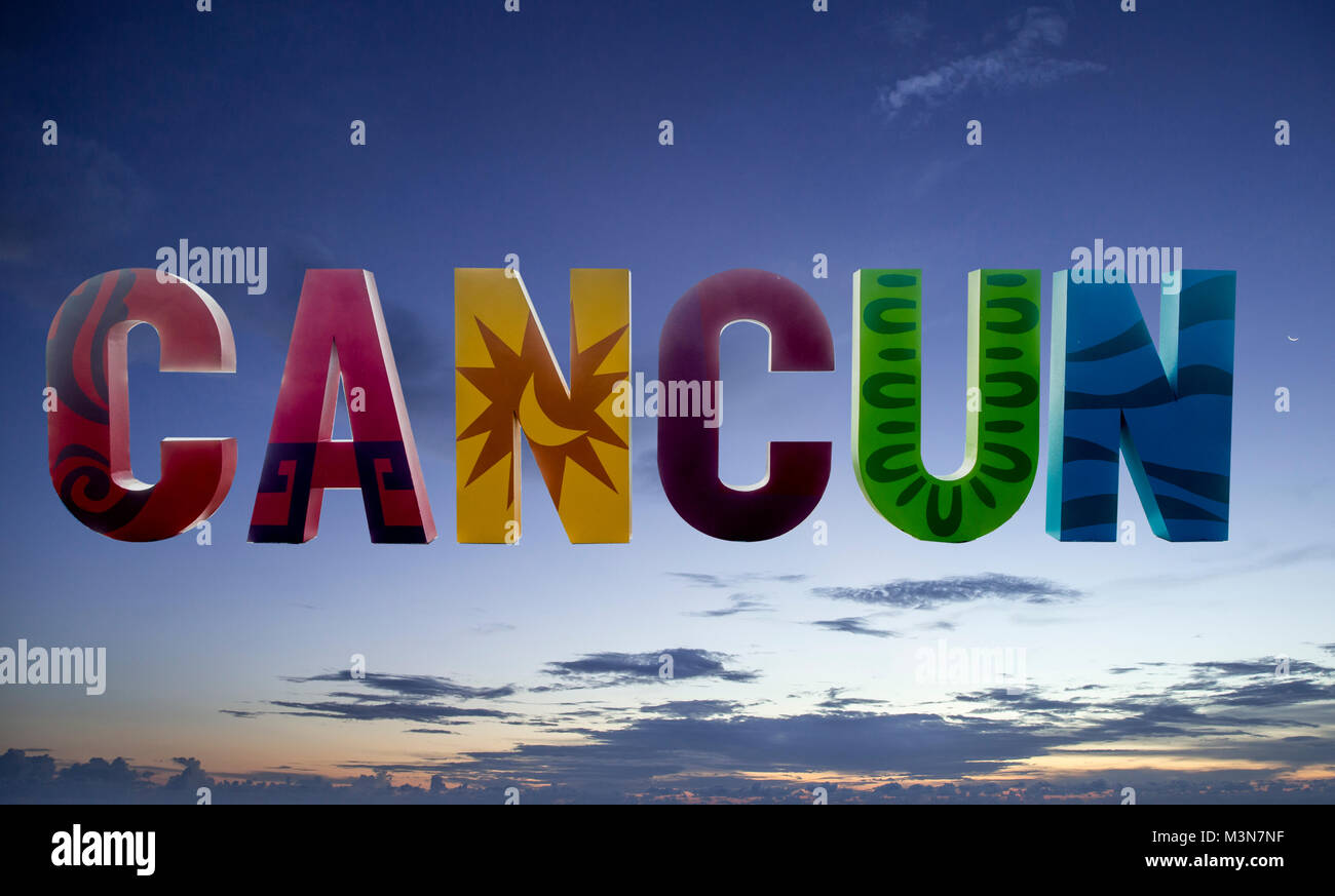 Colorful Cancun sign with beach in the background Stock Photo - Alamy