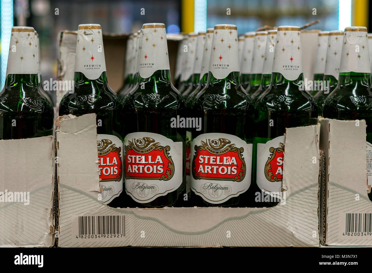 Box of beer stella hi-res stock photography and images - Alamy