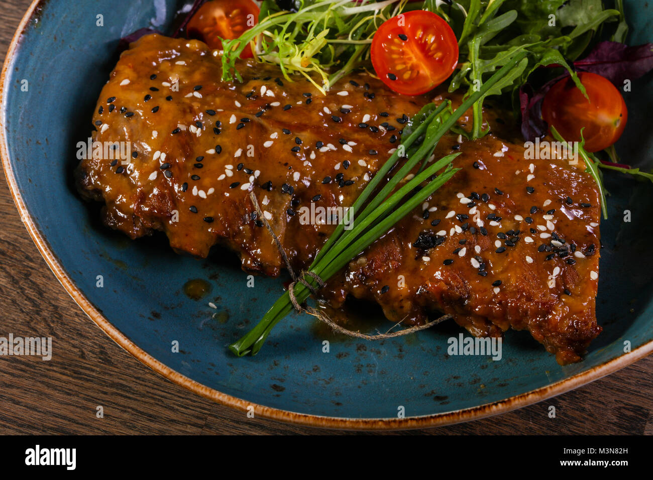 Roasted pork ribs with salad and tomato Stock Photo - Alamy