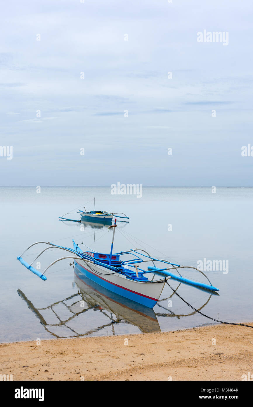 Filipino fishing boat south china sea hi-res stock photography and ...