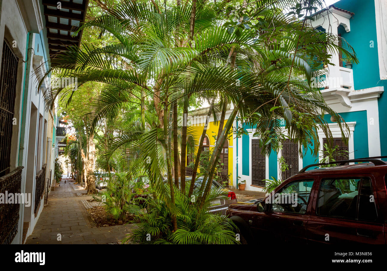 Old san juan street scene hi-res stock photography and images - Alamy