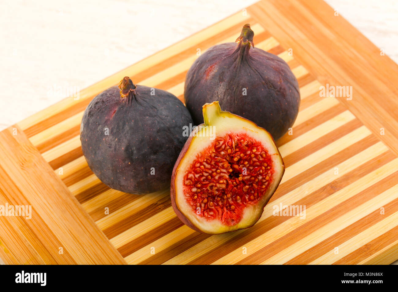 Sweet ripe figs over wood bacgroubd Stock Photo - Alamy