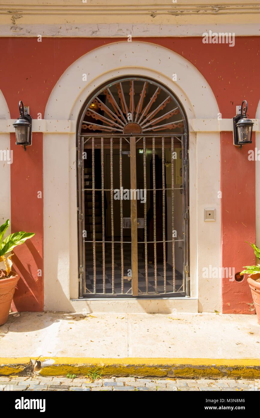 Puerto rico metal house hi-res stock photography and images - Alamy