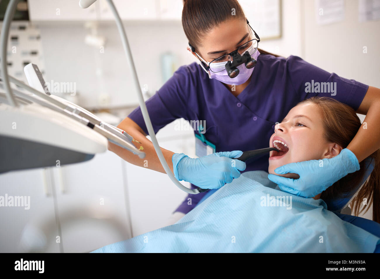 Female dentist repair girls’ teeth Stock Photo - Alamy
