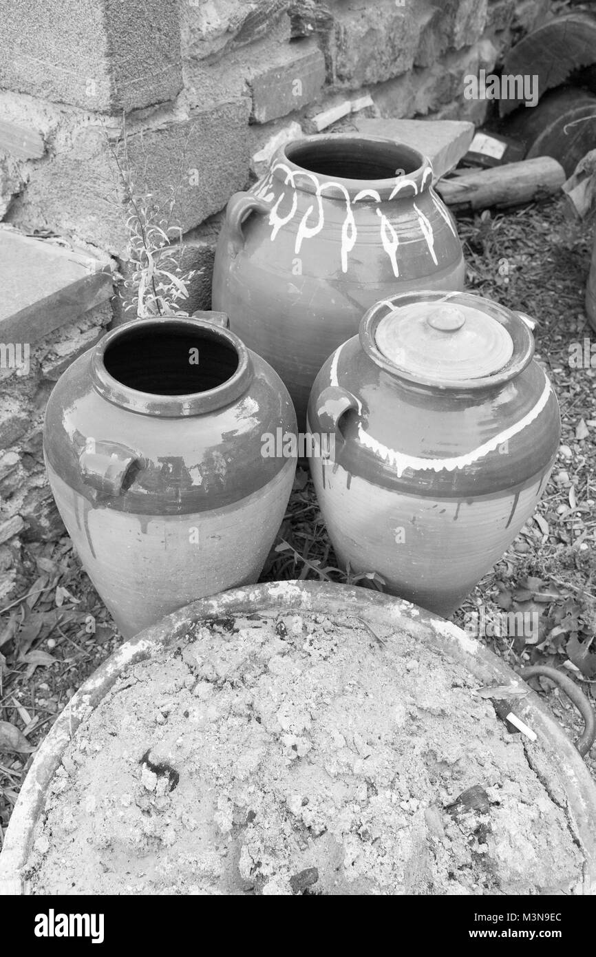 Large patio planter hi-res stock photography and images - Alamy