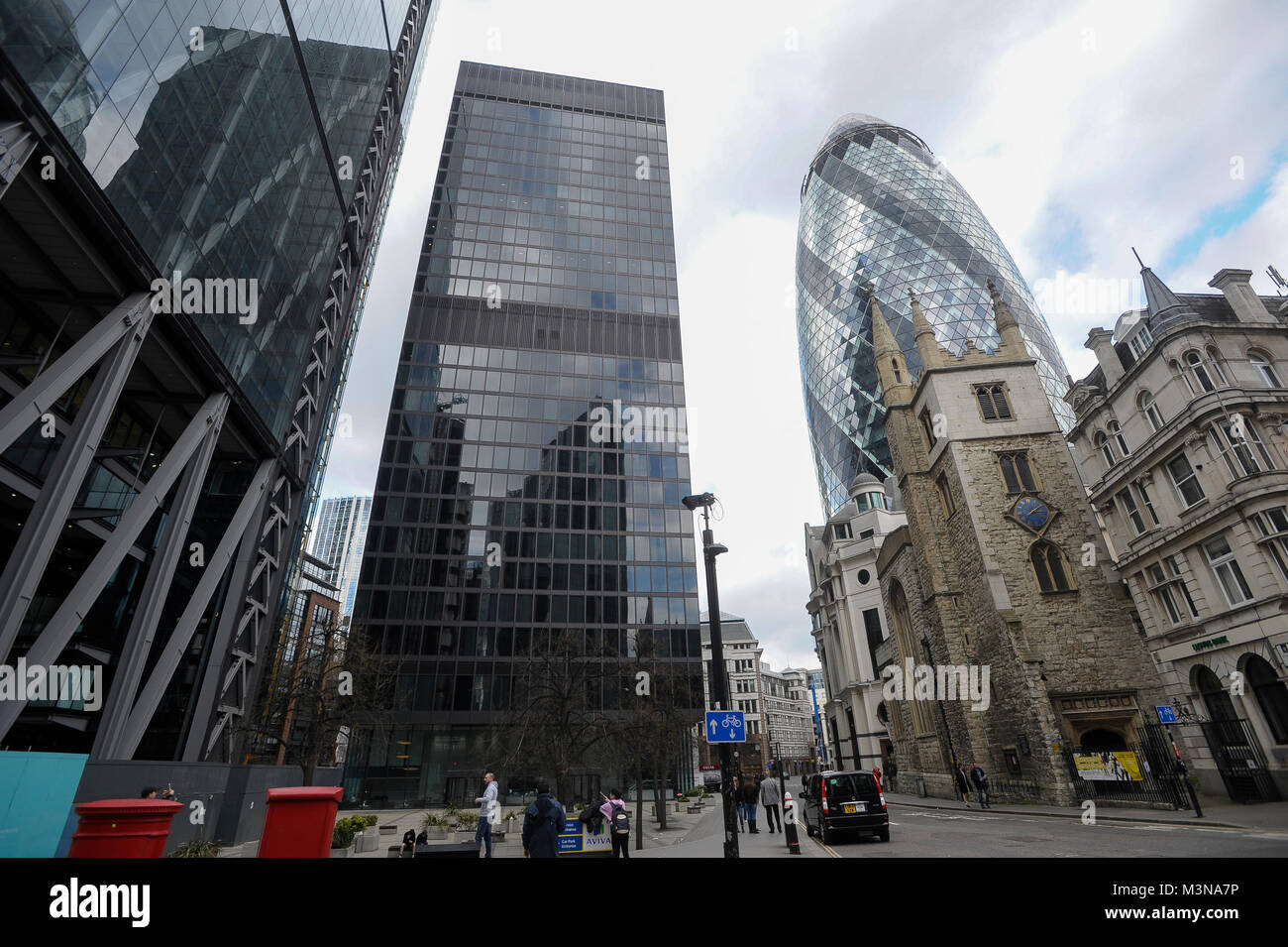 118 meter office skyscraper St Helen's built in 1968, Aviva headquaters ...