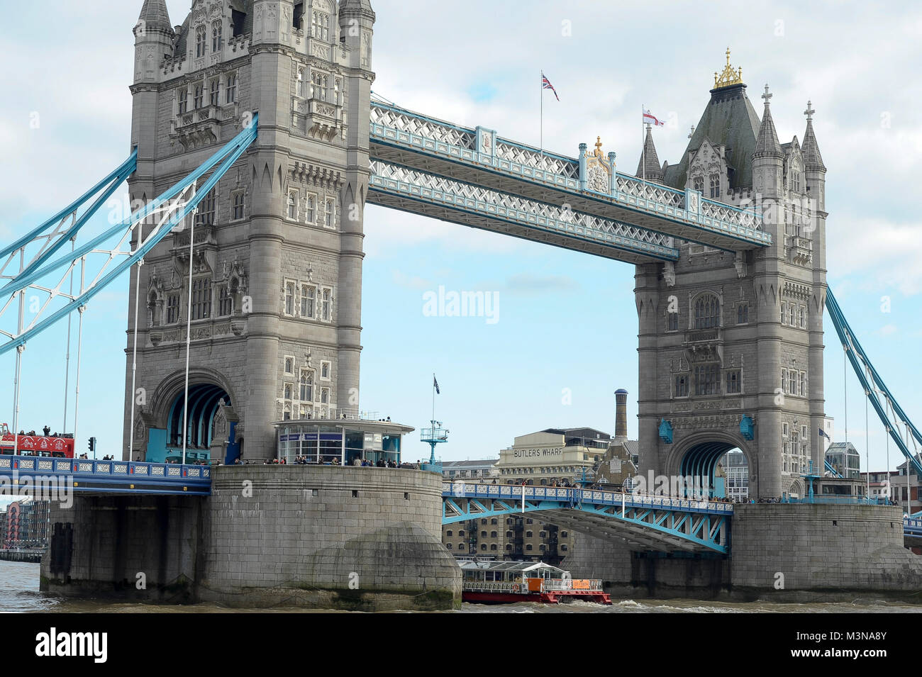 Wolfe barry designed tower bridge hi-res stock photography and images ...