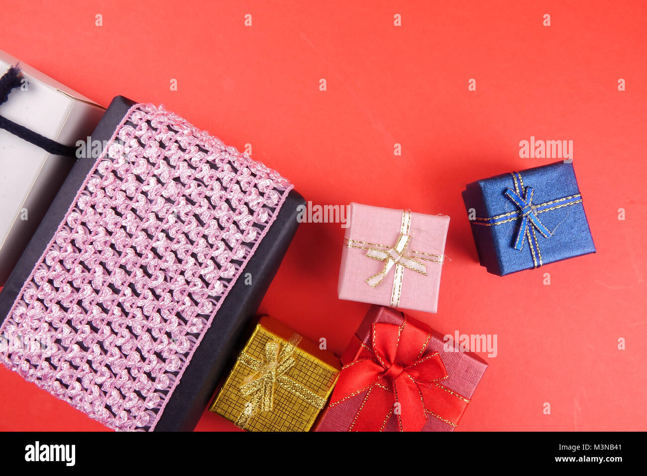 GIFT BOXES ON RED BACKGROUND Stock Photo - Alamy