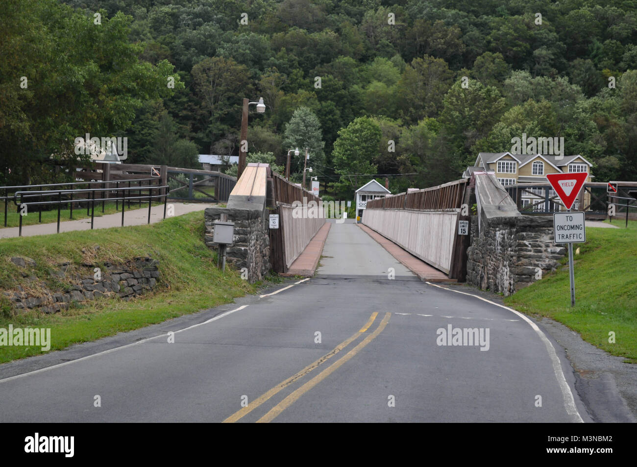 Roadway bridge hi-res stock photography and images - Alamy