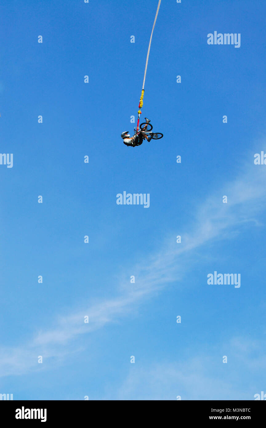 Bungee rope hi-res stock photography and images - Alamy