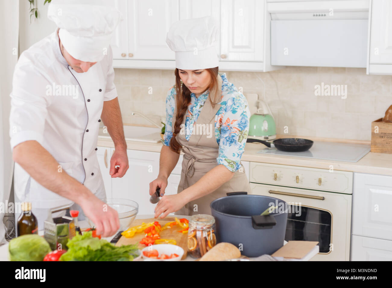 A senior chef giving cooking lesson to young chefs Stock Photo - Alamy