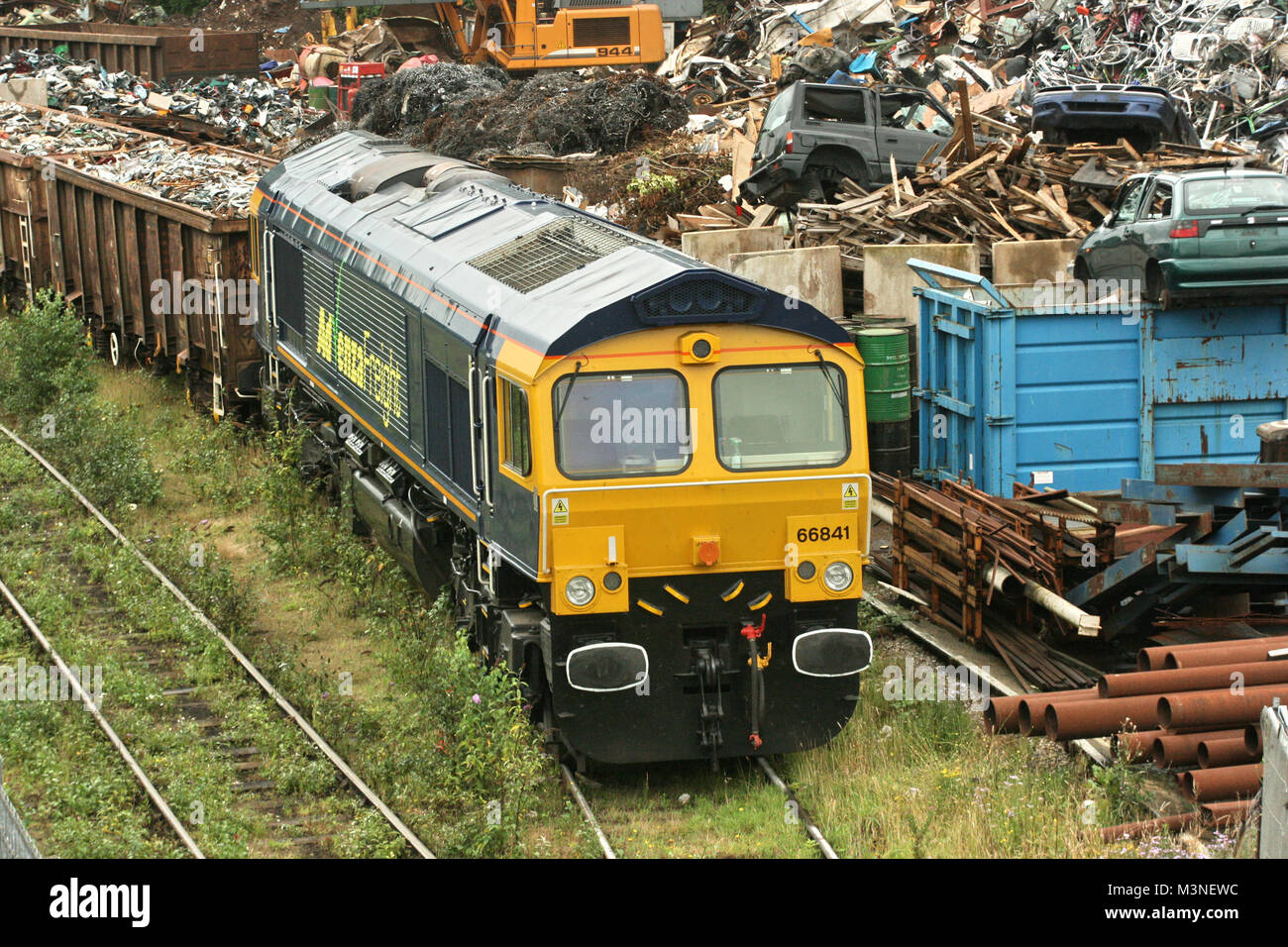 Advenza Class 66 freight loco number 66844 at Shipley Crossley Evans ...