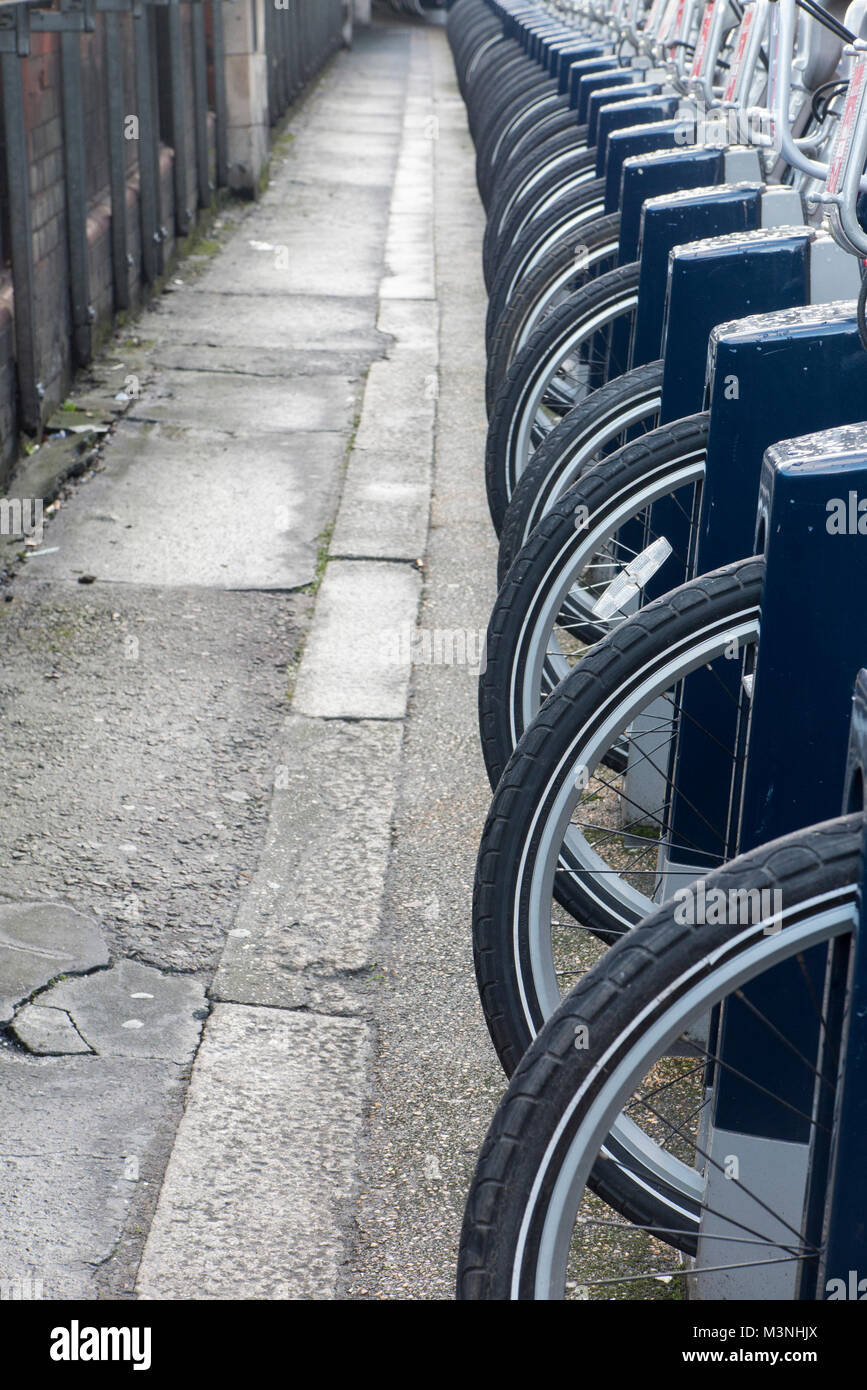 Many, many bike wheels lined up in London Stock Photo - Alamy